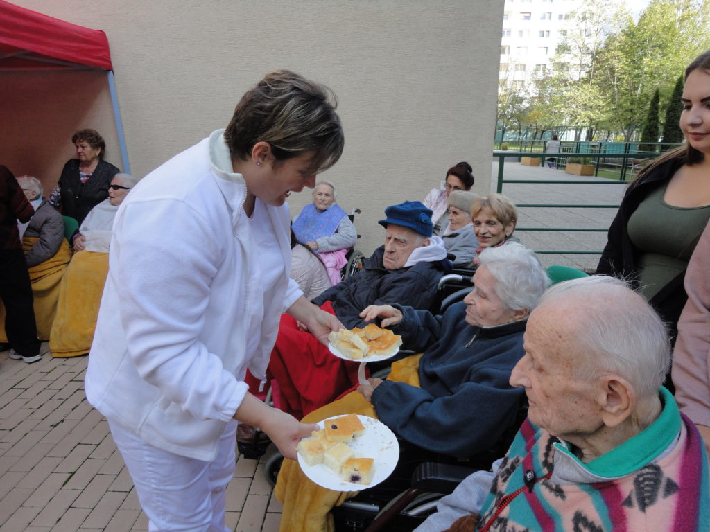 Záhradná párty v Stredisku sociálnych služieb - Petržalka