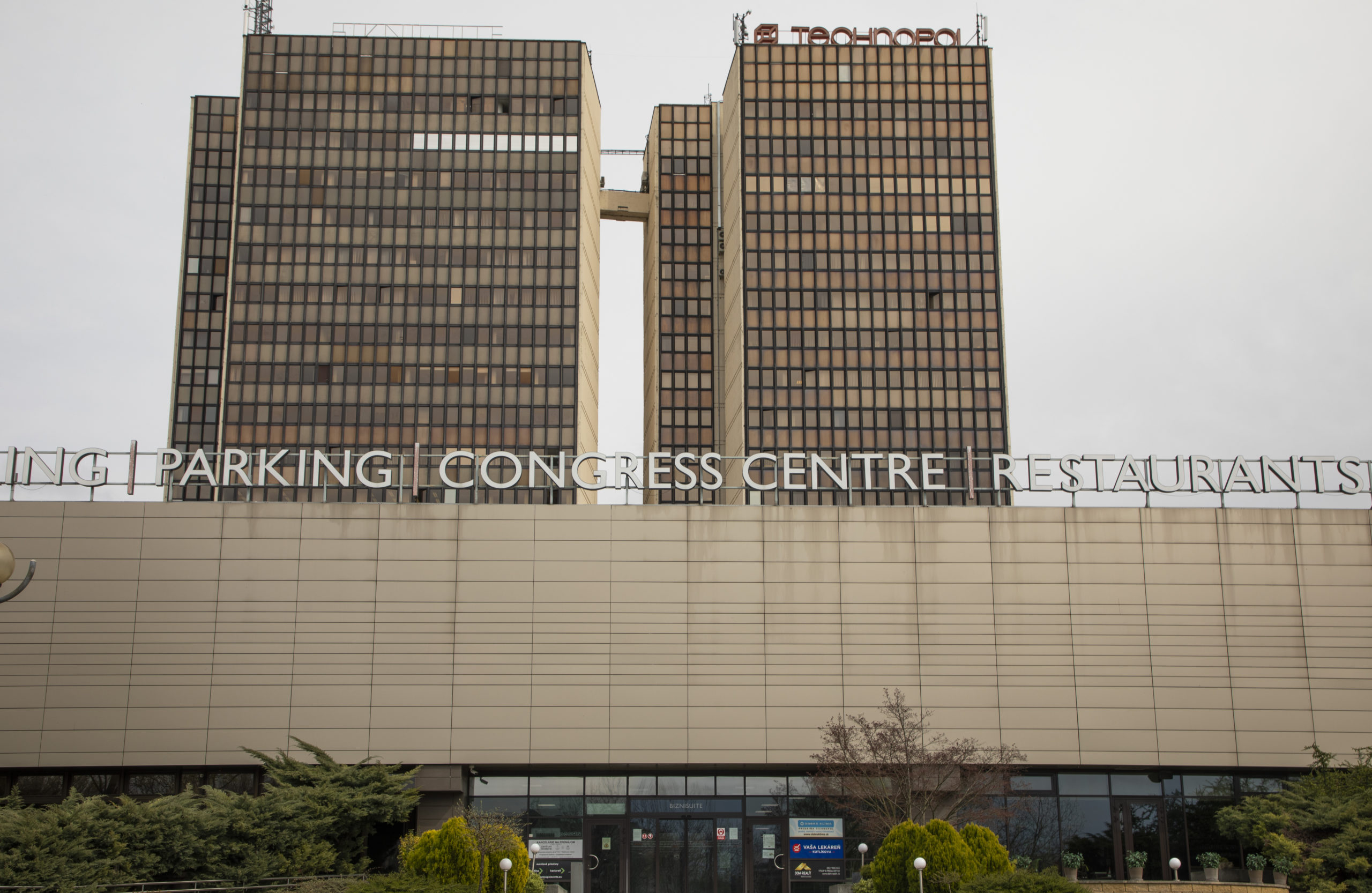 Úrad MČ Bratislava-Petržalka je od pondelka 19. apríla 2021 opäť ...