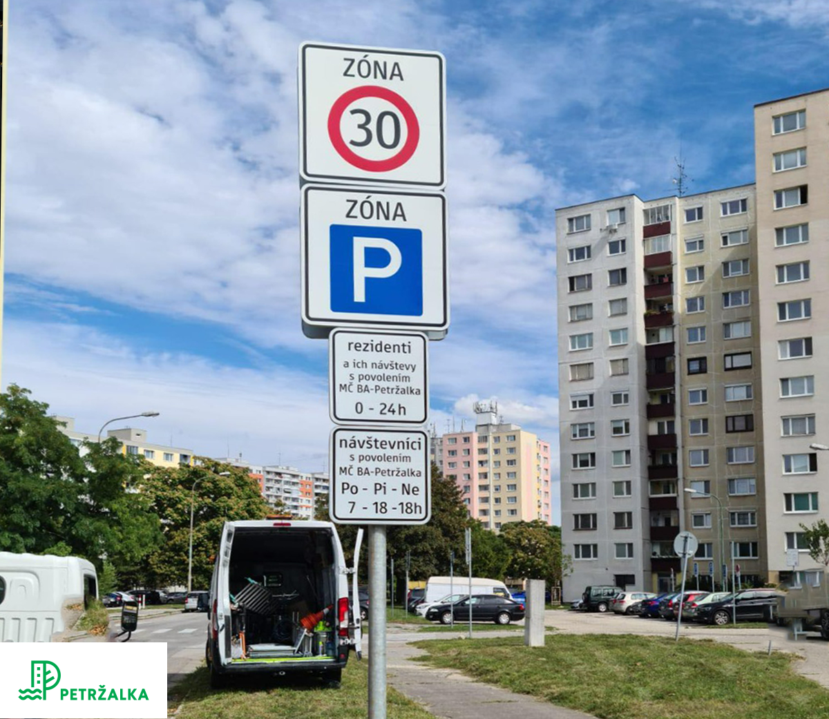 Petržalka sprísnila pravidlá a zaregulovala prvú parkovaciu zónu na ...