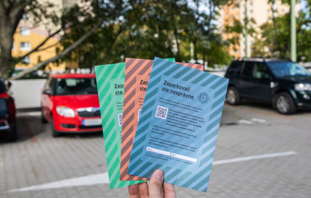 Nové parkovacie zóny v Petržalke fungujú - Petržalka