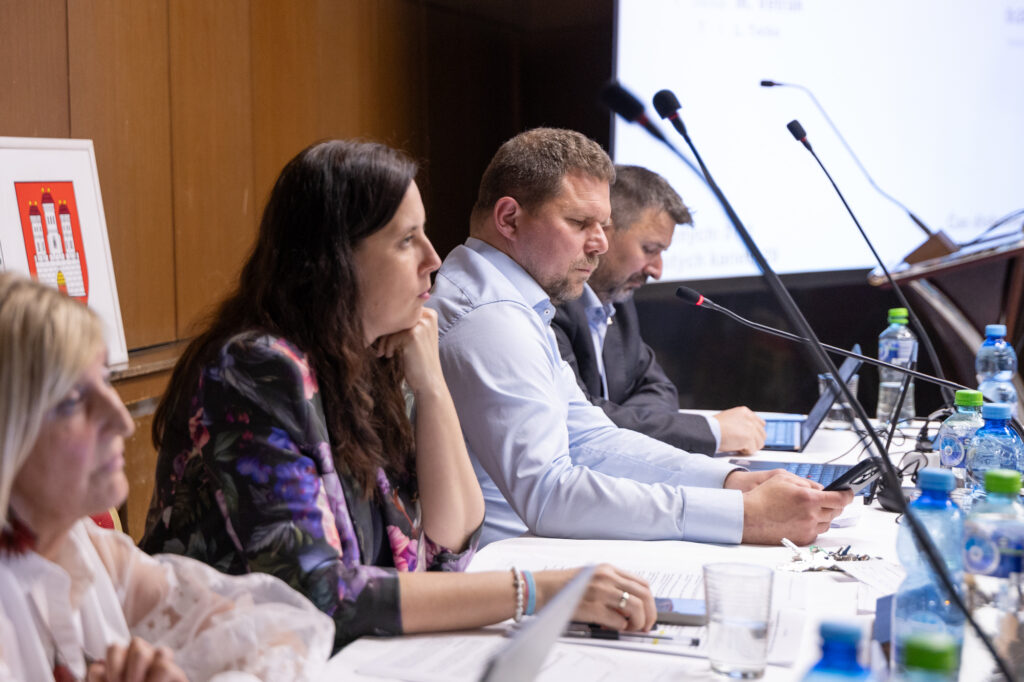Mimoriadne zasadnutie miestneho zastupiteľstva 18.5.2026 - Petržalka